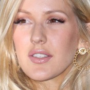 Ellie Goulding Makeup: Brown Eyeshadow & Pink Lip Gloss | Steal Her Style