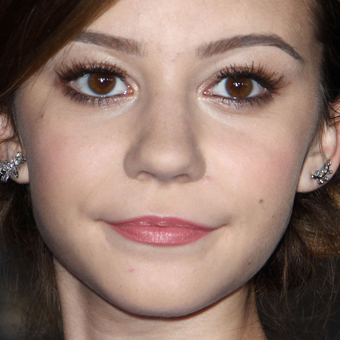 Ariana Grande Makeup: Blue Eyeshadow, Nude Eyeshadow & Hot Pink ...