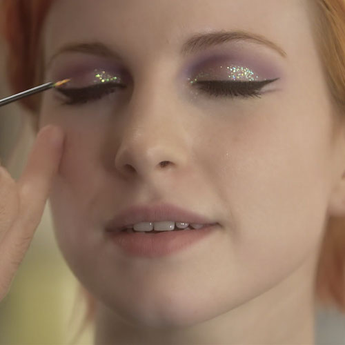 Hayley Williams Makeup: Silver Eyeshadow & Orange Lipstick | Steal Her ...