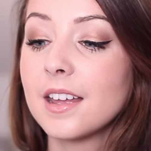 Zoella Makeup: Beige Eyeshadow, Taupe Eyeshadow & Bubblegum Pink Lipstick | Steal Her Style