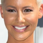 Amber Rose Makeup: Peach Eyeshadow & Hot Pink Lipstick | Steal Her Style