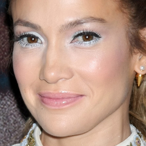 Jennifer Lopez Makeup: Black Eyeshadow, Brown Eyeshadow & Nude Lipstick ...