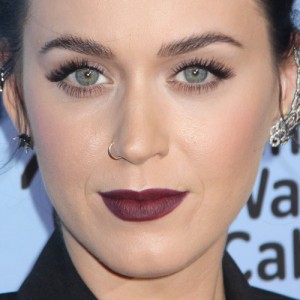 Katy Perry Makeup: Blue Eyeshadow, Gold Eyeshadow & Nude Lipstick ...