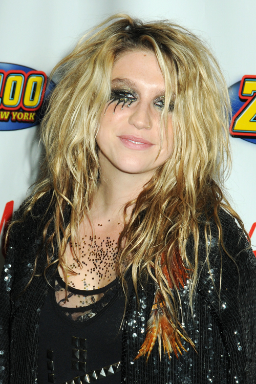 Kesha Teased, Wavy Honey Blonde Feather Extensions, Messy Hairstyle ...