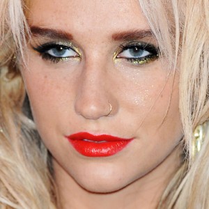 Kesha Makeup: & Clear Lip Gloss | Steal Her Style