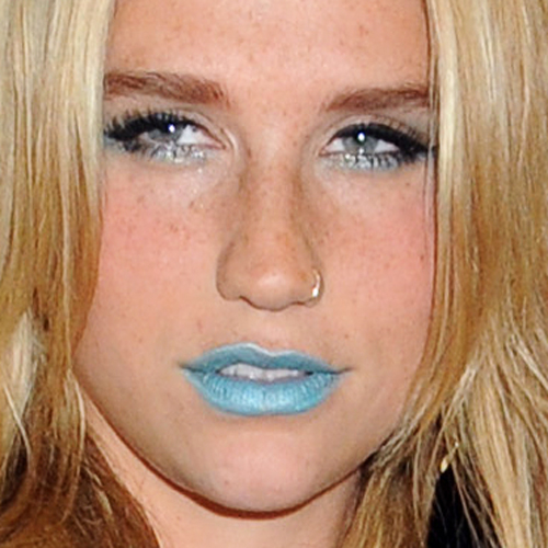 Carrie Underwood's Makeup Photos & Products | Steal Her Style