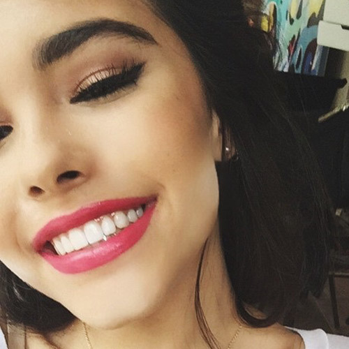 Madison Beer Makeup: Black Eyeshadow, Brown Eyeshadow & Pink Lipstick ...
