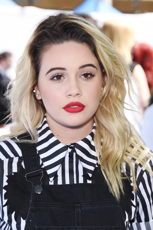 Bea Miller Wavy Ash Blonde, Dark Brown Dark Roots Hairstyle | Steal Her ...