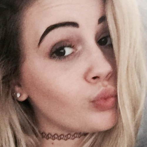 Amber Rose Makeup: Peach Eyeshadow & Hot Pink Lipstick | Steal Her Style