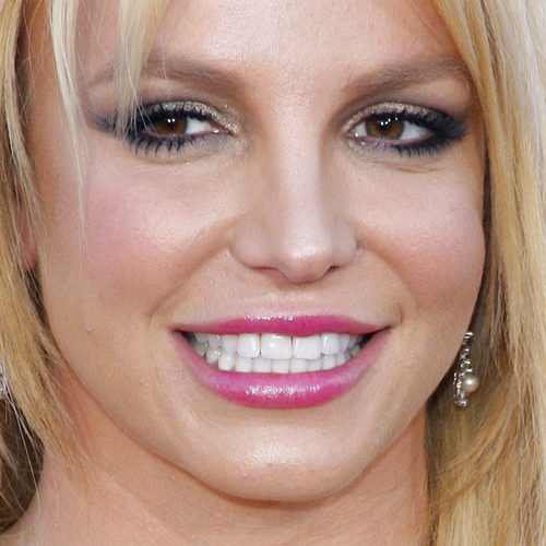 Britney Spears Makeup: Black Eyeshadow, Gold Eyeshadow & Metallic Pink ...