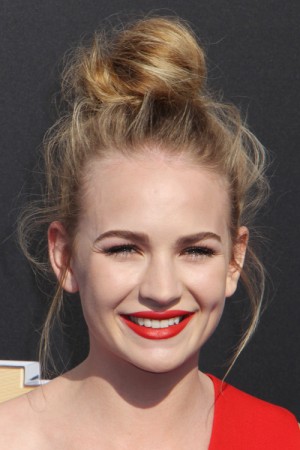 Britt Robertson's Hairstyles & Hair Colors | Steal Her Style