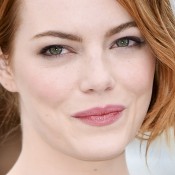 Emma Stone Makeup: Pink Eyeshadow & Pink Lipstick | Steal Her Style