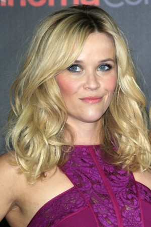 Reese Witherspoon's Hairstyles & Hair Colors | Steal Her Style