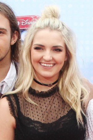 Rydel Lynch's Hairstyles & Hair Colors | Steal Her Style