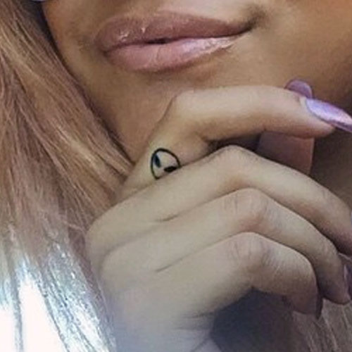 Koto Alien Finger Tattoo | Steal Her Style