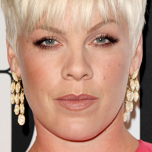 Keira Knightley Makeup: Beige Eyeshadow, Black Eyeshadow & Metallic ...