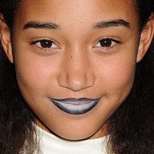Amandla Stenberg Makeup: Nude Eyeshadow & Black Lipstick, White ...