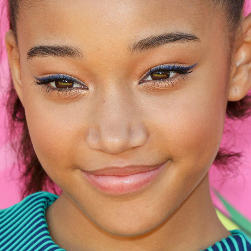 Amandla Stenberg Makeup: Nude Eyeshadow & Black Lipstick, White ...