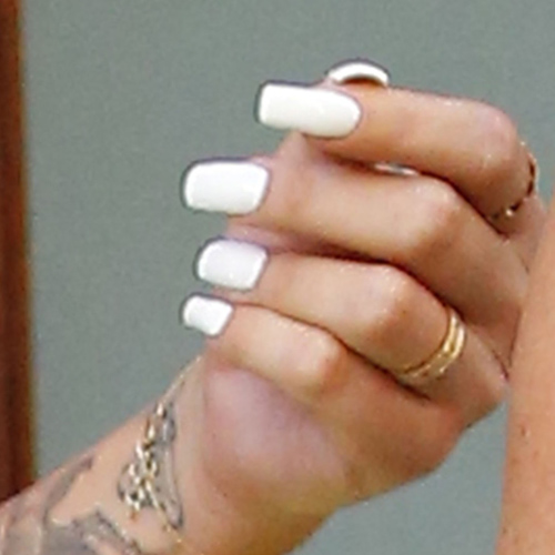 Demi Lovato Glitter Nails | Steal Her Style