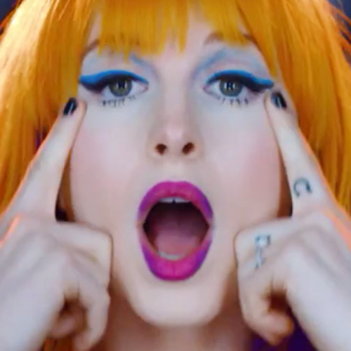 Hayley Williams Makeup: Black Eyeshadow, Orange Eyeshadow & Pink ...