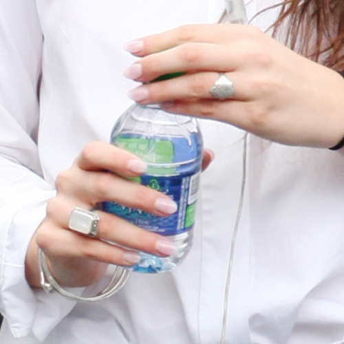 Lorde's Nail Polish & Nail Art | Steal Her Style