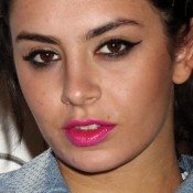 Charli XCX Makeup: Black Eyeshadow & Red Lipstick | Steal Her Style