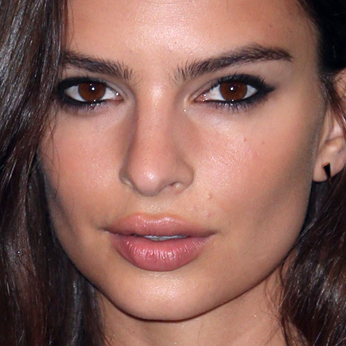 Emily Ratajkowski Makeup: Beige Eyeshadow, Black Eyeshadow & Clear Lip ...