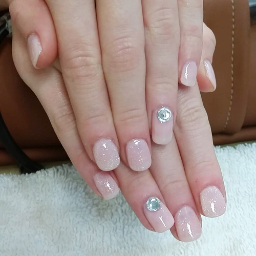 Francesca Capaldi Nude Glitter, Stones Nails | Steal Her Style