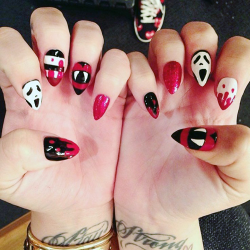Demi Lovato Black, Gold Nails | Steal Her Style