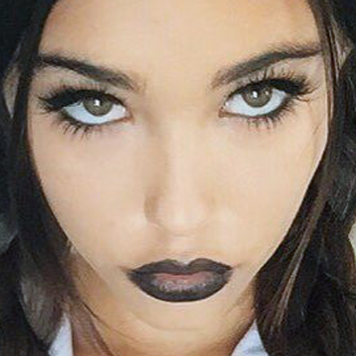 Madison Beer Makeup: Black Eyeshadow, Purple Eyeshadow & Pale Pink ...