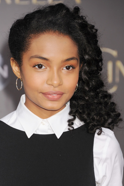 Yara Shahidi Curly Black Afro, Side Part Hairstyle | Steal Her Style