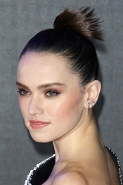 Daisy Ridley's Hairstyles & Hair Colors | Steal Her Style