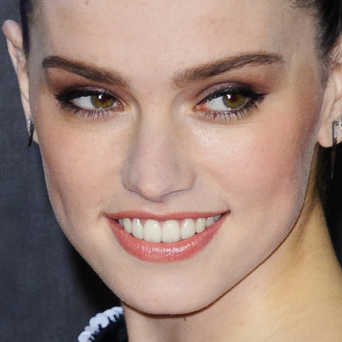 Daisy Ridley's Makeup Photos & Products | Steal Her Style