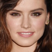Daisy Ridley Makeup: Silver Eyeshadow & Red Lipstick | Steal Her Style