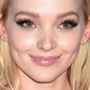 Dove Cameron Makeup: Black Eyeshadow, Silver Eyeshadow & Nude Lipstick ...