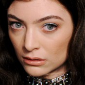 Lorde's Makeup Photos & Products | Steal Her Style