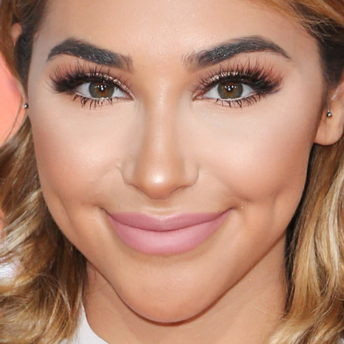 Meghan Trainor Makeup: Charcoal Eyeshadow, Gray Eyeshadow, Silver ...