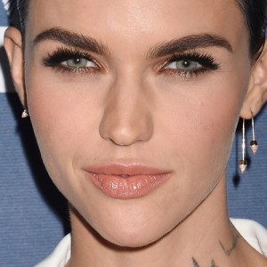 Ruby Rose Makeup: Black Eyeshadow, Bronze Eyeshadow & Nude Lipstick ...