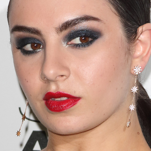 Charli XCX Makeup: Black Eyeshadow, Purple Eyeshadow & Pink Lip Gloss | Steal Her Style