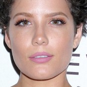 Halsey Makeup: Nude Eyeshadow & Mauve Lipstick | Steal Her Style