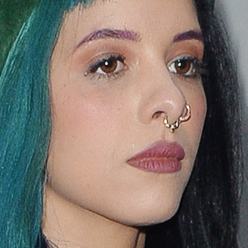 Melanie Martinez Makeup: Nude Eyeshadow & Mauve Lipstick | Steal Her Style