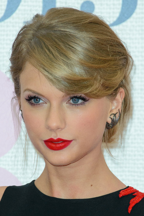 Taylor Swift Straight Light Brown All-Over Highlights, Sideswept Bangs ...