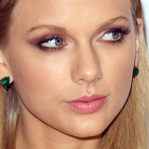 Taylor Swift's Makeup Photos & Products | Steal Her Style | Page 2
