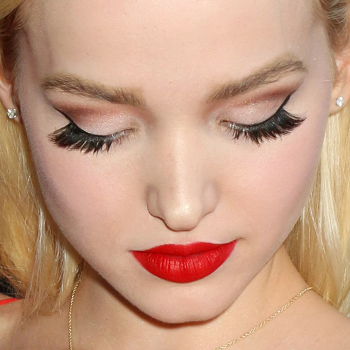 Dove Cameron Makeup: Black Eyeshadow, Silver Eyeshadow & Nude Lipstick ...