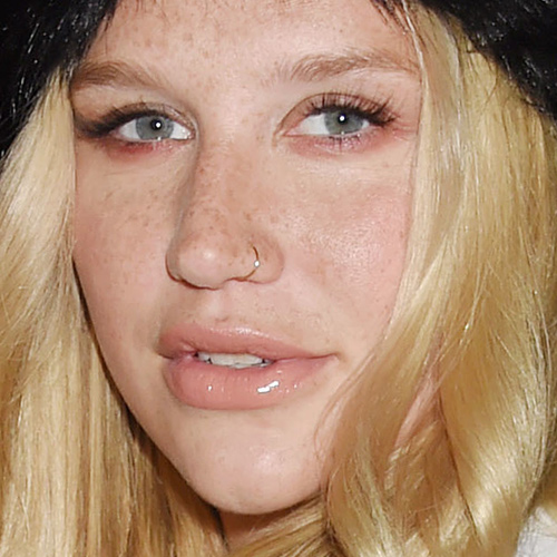 Kesha Makeup: & Clear Lip Gloss | Steal Her Style