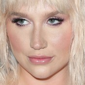 Kesha Makeup: Brown Eyeshadow & Clear Lip Gloss | Steal Her Style