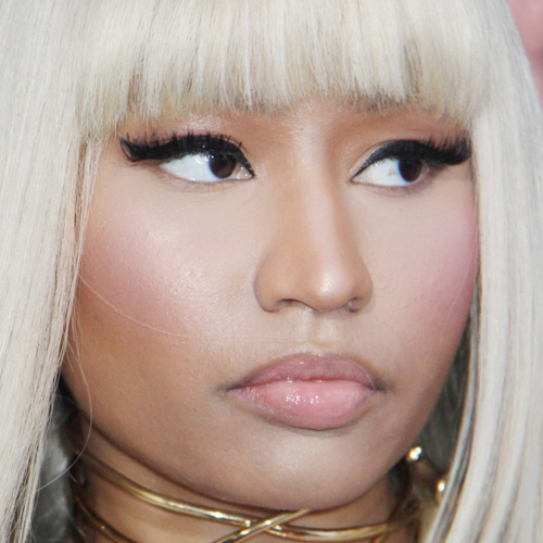 Nicki Minaj Makeup: Black Eyeshadow, Brown Eyeshadow & Bubblegum Pink ...