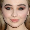 Sabrina Carpenter Makeup: Taupe Eyeshadow & Pink Lipstick | Steal Her Style