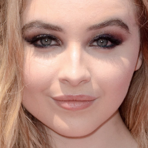 Sabrina Carpenter Makeup: Black Eyeshadow, Charcoal Eyeshadow, Gold ...