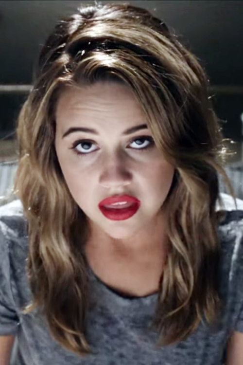 Bea Miller Wavy Dark Brown All-Over Highlights Hairstyle | Steal Her Style